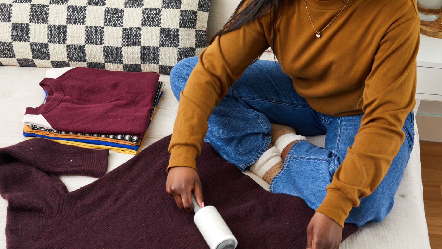 How to remove lint from sweater store